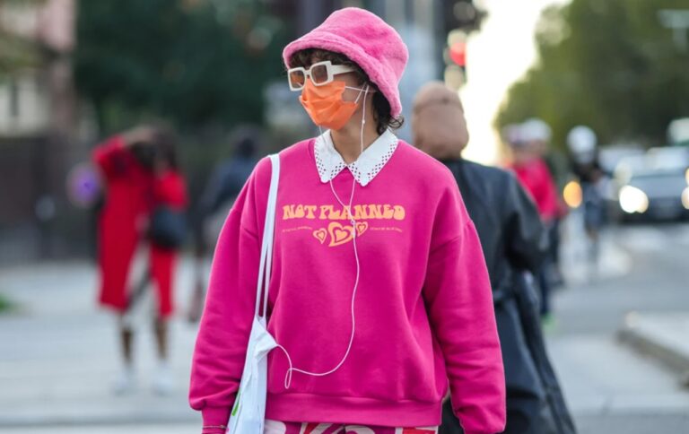 Gen Z Revives Wired Headphones in 2025 — Apple EarPods Lead the Comeback